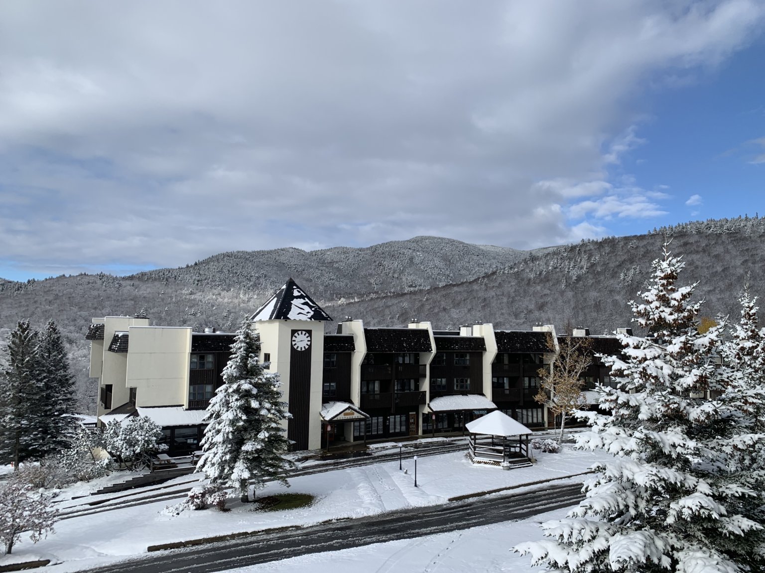 Year Round Ski & Mountain Bike Resort 30 Minutes From Burlington ...